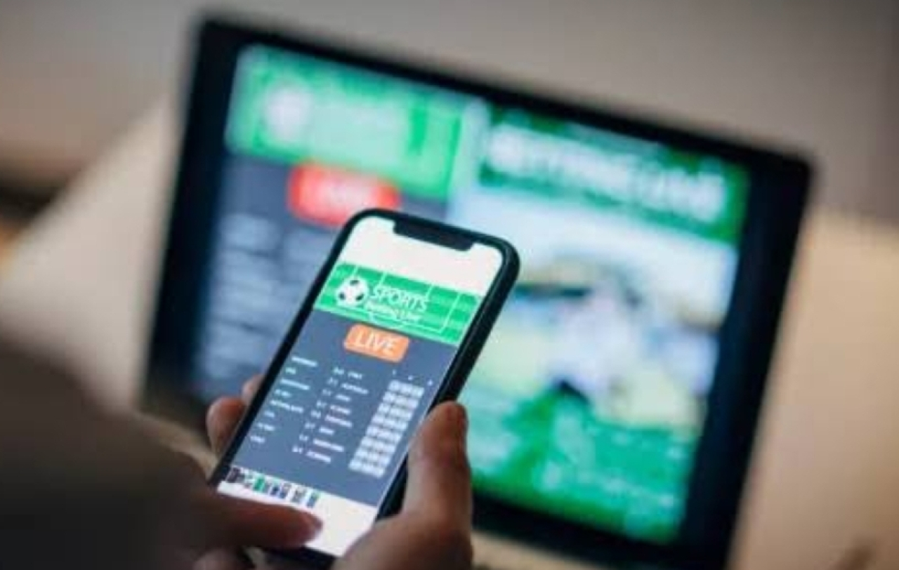 Tips Menyikapi Suami yang Ketahuan Main Judi - Pojok Jakarta