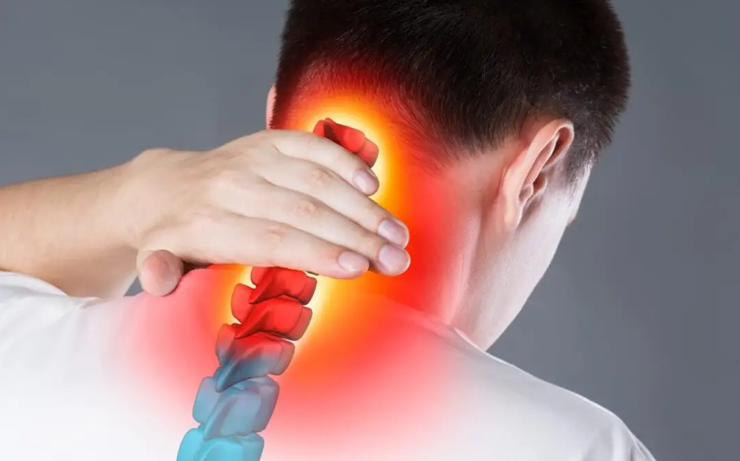 Cara Mengatasi Gadget Neck: Solusi Nyeri Leher Akibat Penggunaan Gadget ...